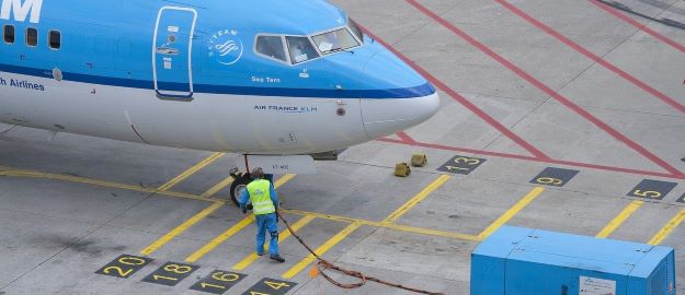“Schiphol kan pas groeien bij verbeterde arbeidsomstandigheden” | Werk ...